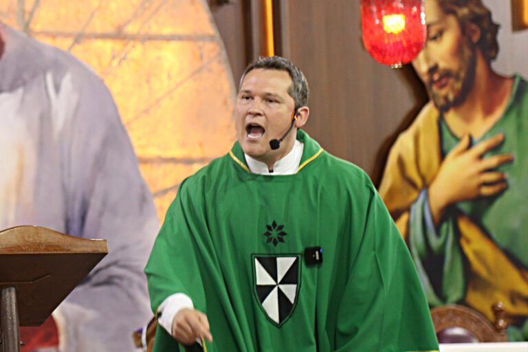 Fr. Rafael Guzmán, O.P., autor en La Mansion